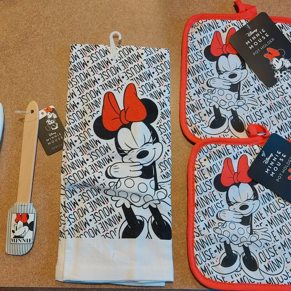 Disney | Kitchen | Disney Minnie Mouse Kitchen Towelpot Holders And ...